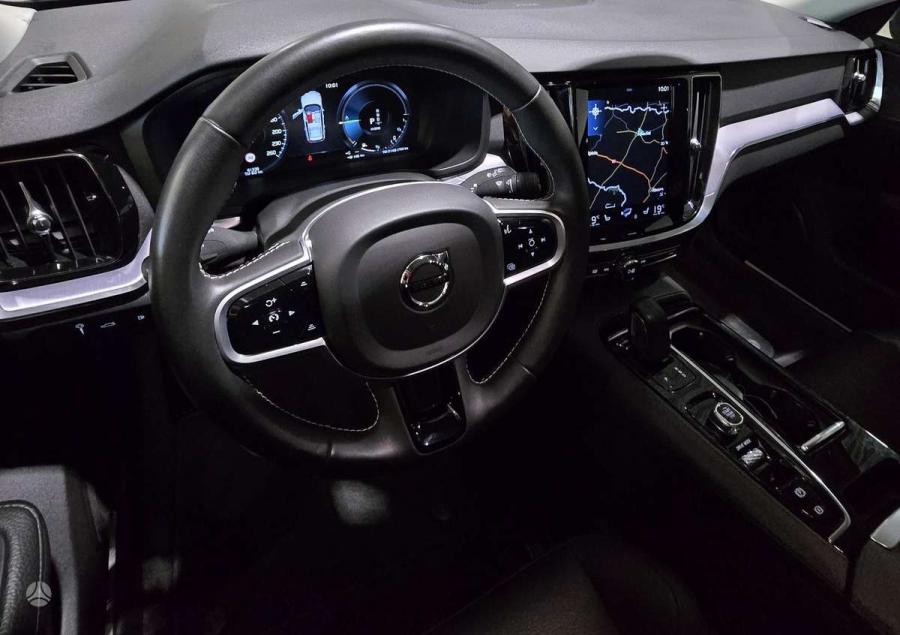 Blue Volvo V60 2020 in Siauliai, with an engine capacity of 1.97 L and mileage of 61 thousand km for 23500 €, photo 37 on AUTOMOTO.COM.LV