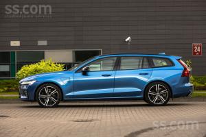 Zils Volvo V60 2020 Jelgava, ar dzinēja tilpumu 2.00 L un nobraukumu 0 tūkst. km par 18990 €, foto 9 vietnē AUTOMOTO.COM.LV
