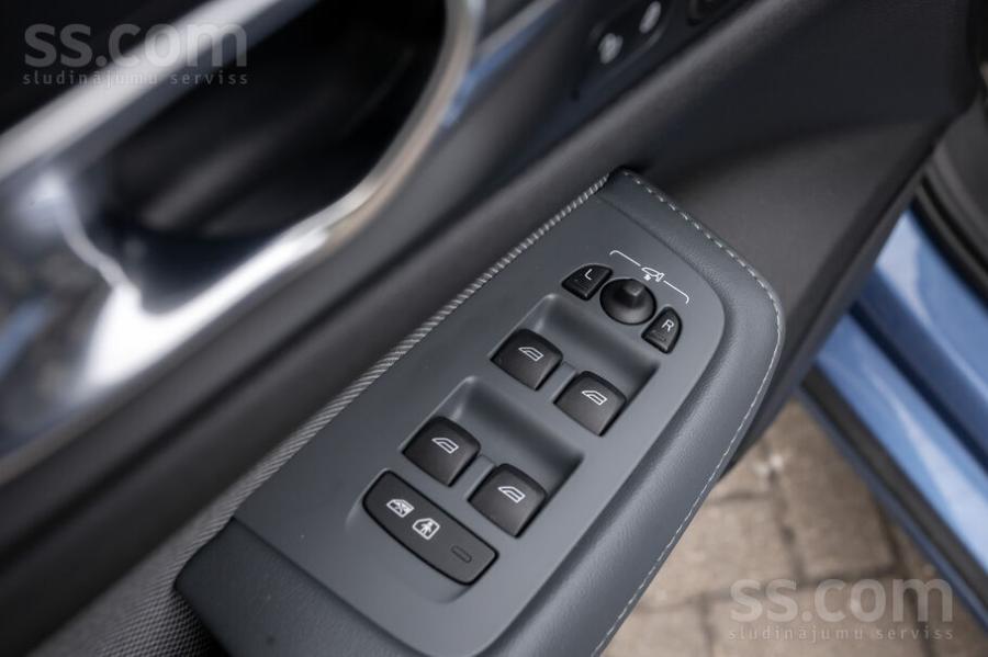Zils Volvo V60 2020 Jelgava, ar dzinēja tilpumu 2.00 L un nobraukumu 0 tūkst. km par 18990 €, foto 11 vietnē AUTOMOTO.COM.LV