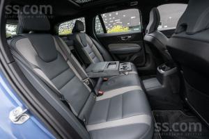 Zils Volvo V60 2020 Jelgava, ar dzinēja tilpumu 2.00 L un nobraukumu 0 tūkst. km par 18990 €, foto 15 vietnē AUTOMOTO.COM.LV
