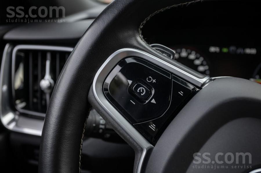 Zils Volvo V60 2020 Jelgava, ar dzinēja tilpumu 2.00 L un nobraukumu 0 tūkst. km par 18990 €, foto 30 vietnē AUTOMOTO.COM.LV