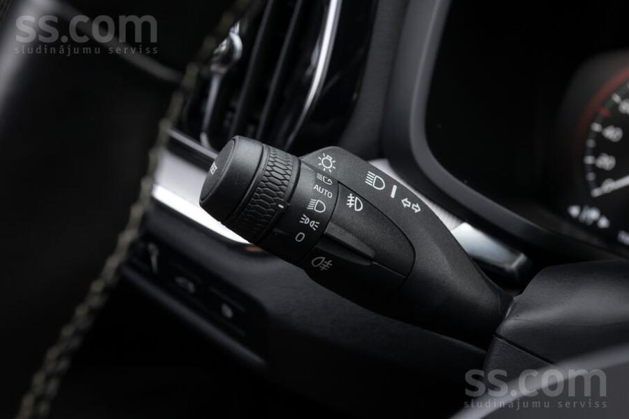 Zils Volvo V60 2020 Jelgava, ar dzinēja tilpumu 2.00 L un nobraukumu 0 tūkst. km par 18990 €, foto 31 vietnē AUTOMOTO.COM.LV