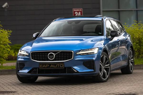 Blue Volvo V60 2020 in Jelgava, with an engine capacity of 2.00 L and mileage of 295 thousand km for 18990 €, photo 3 on AUTOMOTO.COM.LV