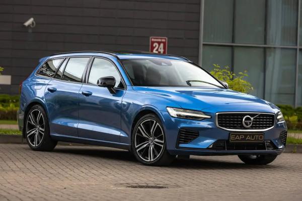 Blue Volvo V60 2020 in Jelgava, with an engine capacity of 2.00 L and mileage of 295 thousand km for 18990 €, photo 6 on AUTOMOTO.COM.LV