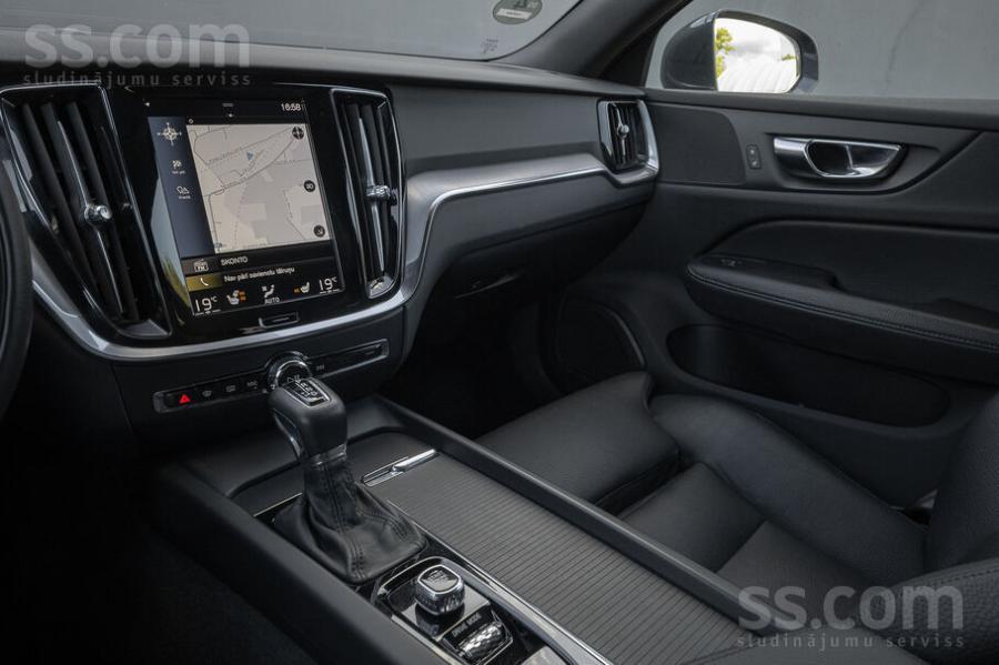 Zils Volvo V60 2020 Jelgava, ar dzinēja tilpumu 2.00 L un nobraukumu 174 tūkst. km par 18500 €, foto 12 vietnē AUTOMOTO.COM.LV