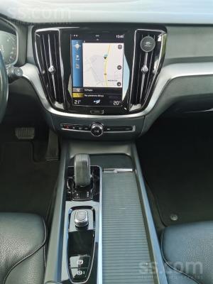 Zils Volvo V60 2021 Bauska, ar dzinēja tilpumu 2.00 L un nobraukumu 185 tūkst. km par 16200 €, foto 13 vietnē AUTOMOTO.COM.LV