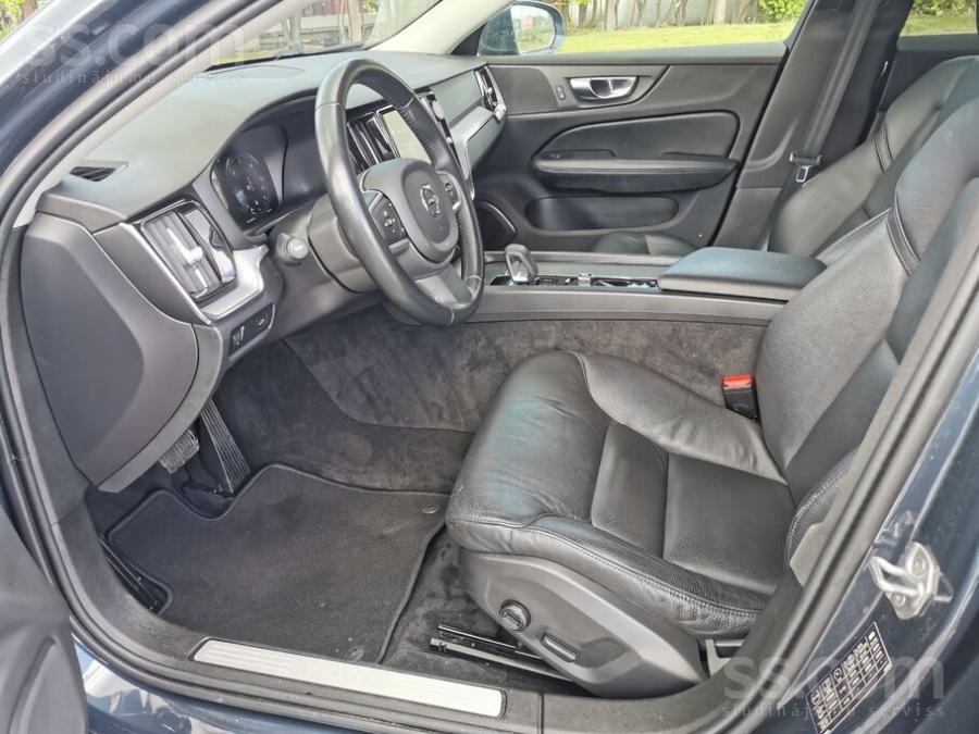 Zils Volvo V60 2021 Bauska, ar dzinēja tilpumu 2.00 L un nobraukumu 185 tūkst. km par 16200 €, foto 14 vietnē AUTOMOTO.COM.LV