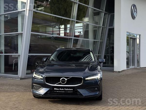 Blue Volvo V60 2021 in Valmiera, with an engine capacity of 2.00 L and mileage of 183 thousand km for 18800 €, photo 2 on AUTOMOTO.COM.LV