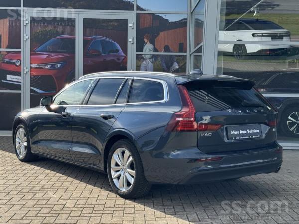 Blue Volvo V60 2021 in Valmiera, with an engine capacity of 2.00 L and mileage of 183 thousand km for 18800 €, photo 4 on AUTOMOTO.COM.LV