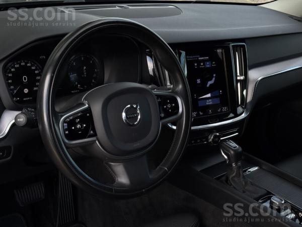 Blue Volvo V60 2021 in Valmiera, with an engine capacity of 2.00 L and mileage of 183 thousand km for 18800 €, photo 7 on AUTOMOTO.COM.LV