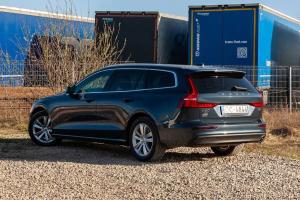 Blue Volvo V60 2021 in Riga, with an engine capacity of 2.00 L and mileage of 149 thousand km for 15995 €, photo 3 on AUTOMOTO.COM.LV