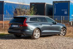 Blue Volvo V60 2021 in Riga, with an engine capacity of 2.00 L and mileage of 149 thousand km for 15995 €, photo 5 on AUTOMOTO.COM.LV