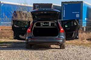 Blue Volvo V60 2021 in Riga, with an engine capacity of 2.00 L and mileage of 149 thousand km for 15995 €, photo 6 on AUTOMOTO.COM.LV