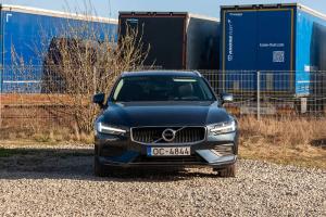 Blue Volvo V60 2021 in Riga, with an engine capacity of 2.00 L and mileage of 149 thousand km for 15995 €, photo 8 on AUTOMOTO.COM.LV