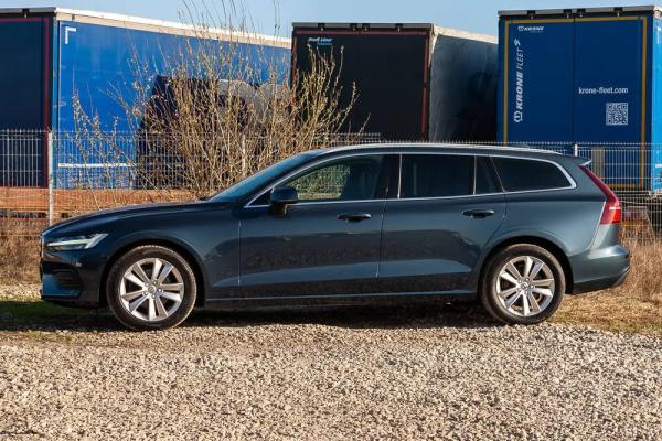 Blue Volvo V60 2021 in Riga, with an engine capacity of 2.00 L and mileage of 149 thousand km for 15995 €, photo 9 on AUTOMOTO.COM.LV
