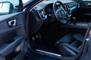 Blue Volvo V60 2021 in Riga, with an engine capacity of 2.00 L and mileage of 149 thousand km for 15995 €, photo 19 on AUTOMOTO.COM.LV