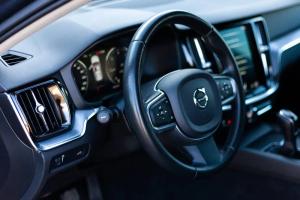 Blue Volvo V60 2021 in Riga, with an engine capacity of 2.00 L and mileage of 149 thousand km for 15995 €, photo 21 on AUTOMOTO.COM.LV