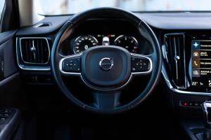 Blue Volvo V60 2021 in Riga, with an engine capacity of 2.00 L and mileage of 149 thousand km for 15995 €, photo 30 on AUTOMOTO.COM.LV