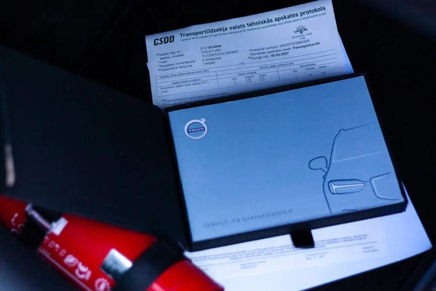 Blue Volvo V60 2021 in Riga, with an engine capacity of 2.00 L and mileage of 149 thousand km for 15995 €, photo 35 on AUTOMOTO.COM.LV