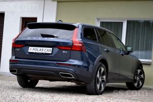 Blue Volvo V60 2021 in Tukums, with an engine capacity of 2.00 L and mileage of 250 thousand km for 21990 €, photo 4 on AUTOMOTO.COM.LV