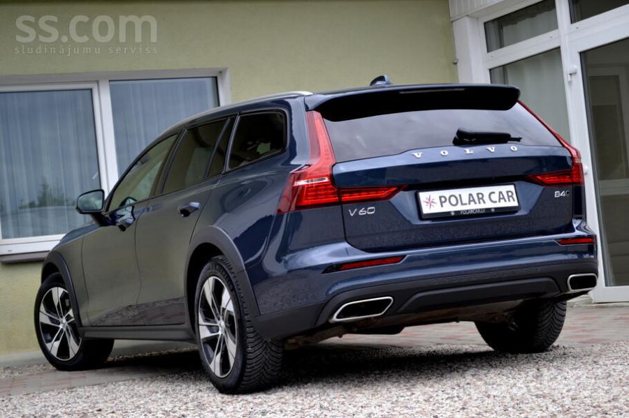 Blue Volvo V60 2021 in Tukums, with an engine capacity of 2.00 L and mileage of 250 thousand km for 21990 €, photo 5 on AUTOMOTO.COM.LV