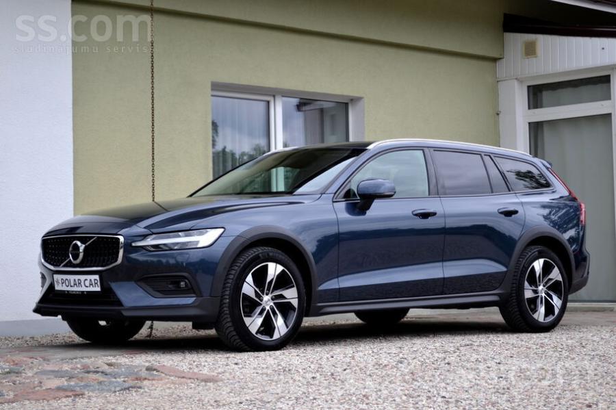 Blue Volvo V60 2021 in Tukums, with an engine capacity of 2.00 L and mileage of 250 thousand km for 21990 €, photo 7 on AUTOMOTO.COM.LV