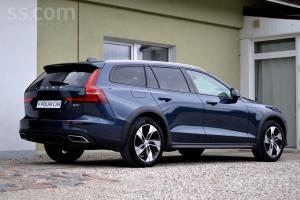 Blue Volvo V60 2021 in Tukums, with an engine capacity of 2.00 L and mileage of 250 thousand km for 21990 €, photo 9 on AUTOMOTO.COM.LV