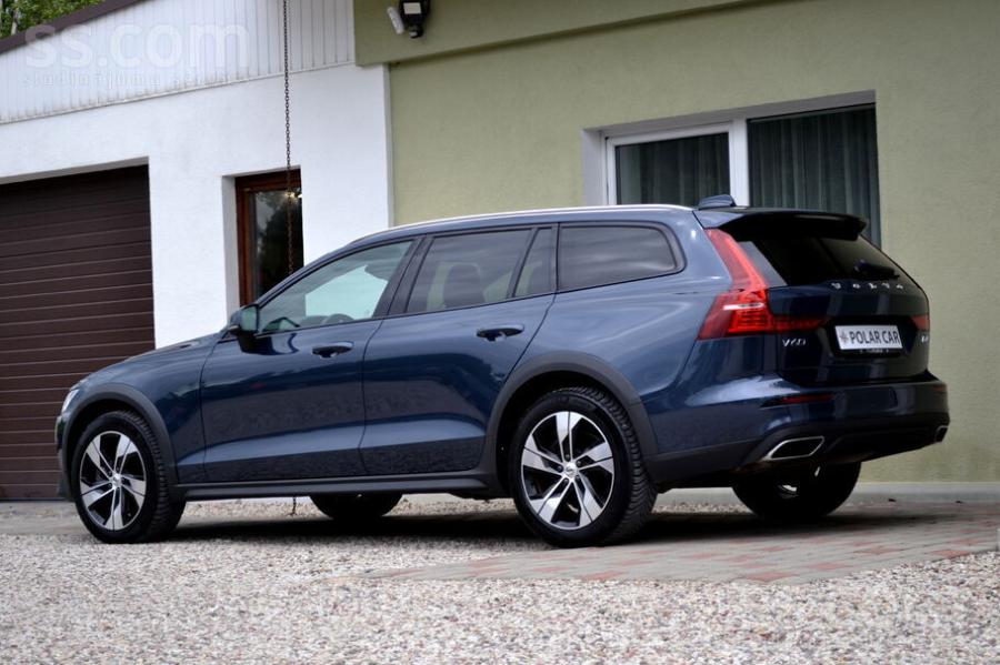 Blue Volvo V60 2021 in Tukums, with an engine capacity of 2.00 L and mileage of 250 thousand km for 21990 €, photo 10 on AUTOMOTO.COM.LV