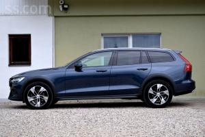 Blue Volvo V60 2021 in Tukums, with an engine capacity of 2.00 L and mileage of 250 thousand km for 21990 €, photo 11 on AUTOMOTO.COM.LV