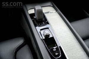 Blue Volvo V60 2021 in Tukums, with an engine capacity of 2.00 L and mileage of 250 thousand km for 21990 €, photo 22 on AUTOMOTO.COM.LV