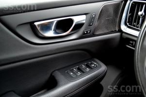 Blue Volvo V60 2021 in Tukums, with an engine capacity of 2.00 L and mileage of 250 thousand km for 21990 €, photo 29 on AUTOMOTO.COM.LV