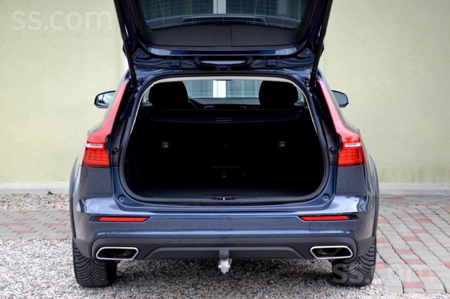 Blue Volvo V60 2021 in Tukums, with an engine capacity of 2.00 L and mileage of 250 thousand km for 21990 €, photo 35 on AUTOMOTO.COM.LV