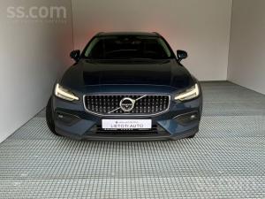 Zils Volvo V60 2022 Rīga, ar dzinēja tilpumu 2.00 L un nobraukumu 125 tūkst. km par 27990 €, foto 3 vietnē AUTOMOTO.COM.LV