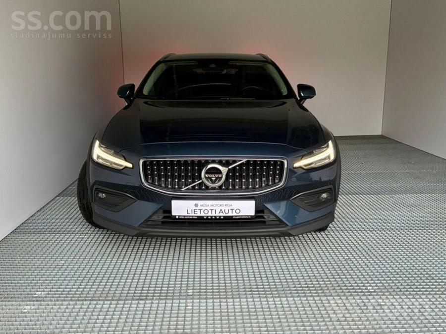 Zils Volvo V60 2022 Rīga, ar dzinēja tilpumu 2.00 L un nobraukumu 125 tūkst. km par 27990 €, foto 3 vietnē AUTOMOTO.COM.LV