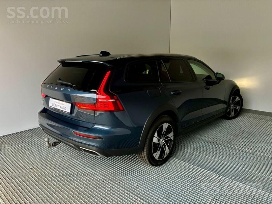 Zils Volvo V60 2022 Rīga, ar dzinēja tilpumu 2.00 L un nobraukumu 125 tūkst. km par 27990 €, foto 4 vietnē AUTOMOTO.COM.LV