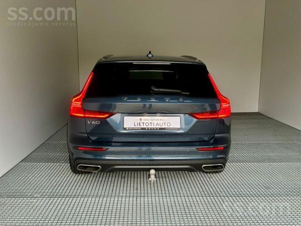Blue Volvo V60 2022 in Riga, with an engine capacity of 2.00 L and mileage of 125 thousand km for 27990 €, photo 4 on AUTOMOTO.COM.LV