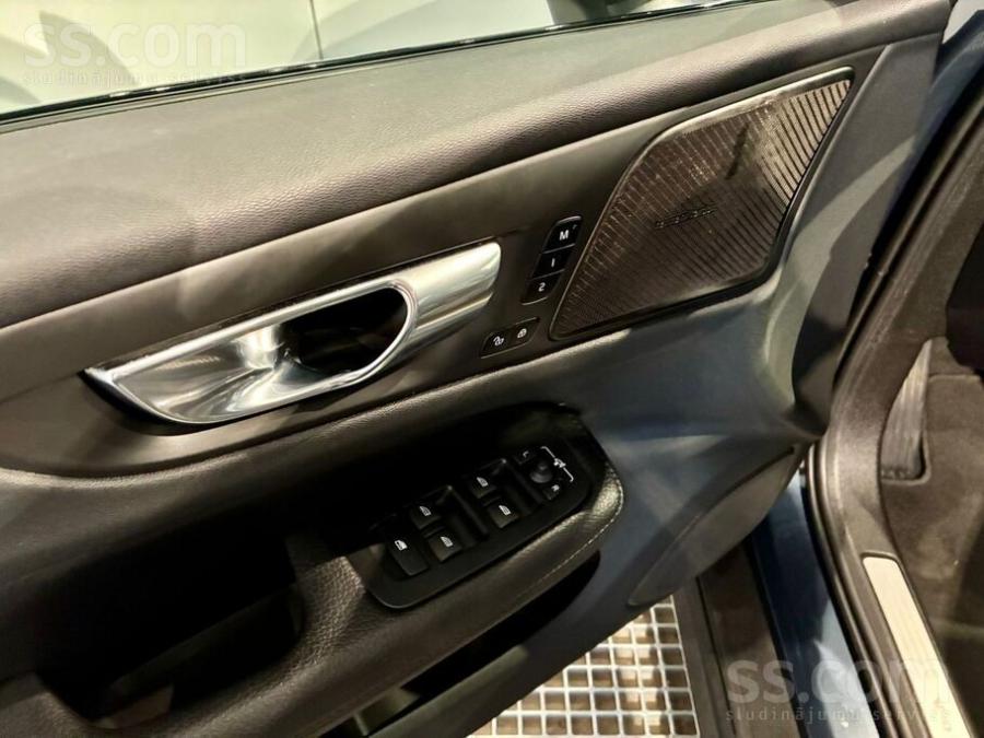 Zils Volvo V60 2022 Rīga, ar dzinēja tilpumu 2.00 L un nobraukumu 125 tūkst. km par 27990 €, foto 9 vietnē AUTOMOTO.COM.LV