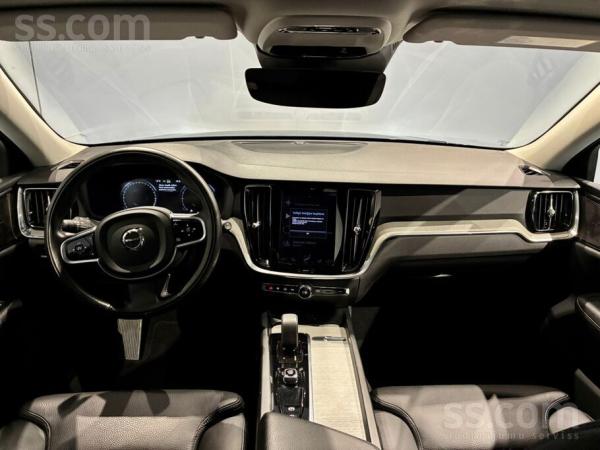 Blue Volvo V60 2022 in Riga, with an engine capacity of 2.00 L and mileage of 125 thousand km for 27990 €, photo 9 on AUTOMOTO.COM.LV