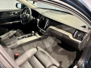 Zils Volvo V60 2022 Rīga, ar dzinēja tilpumu 2.00 L un nobraukumu 125 tūkst. km par 27990 €, foto 16 vietnē AUTOMOTO.COM.LV