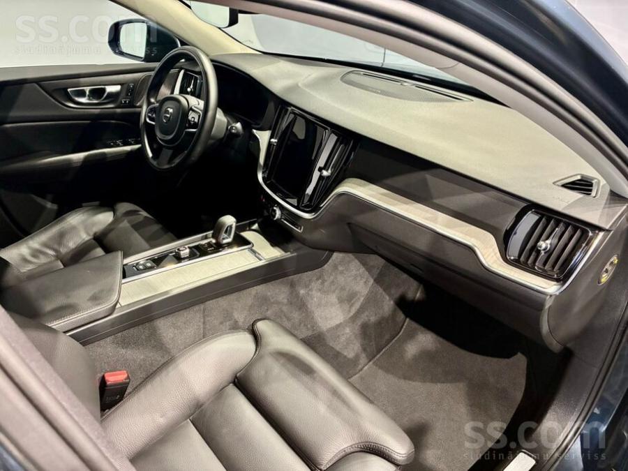 Zils Volvo V60 2022 Rīga, ar dzinēja tilpumu 2.00 L un nobraukumu 125 tūkst. km par 27990 €, foto 16 vietnē AUTOMOTO.COM.LV