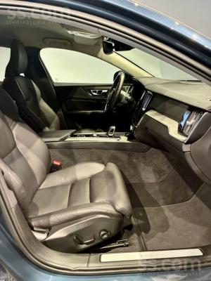 Zils Volvo V60 2022 Rīga, ar dzinēja tilpumu 2.00 L un nobraukumu 125 tūkst. km par 27990 €, foto 17 vietnē AUTOMOTO.COM.LV