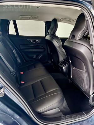 Zils Volvo V60 2022 Rīga, ar dzinēja tilpumu 2.00 L un nobraukumu 125 tūkst. km par 27990 €, foto 18 vietnē AUTOMOTO.COM.LV