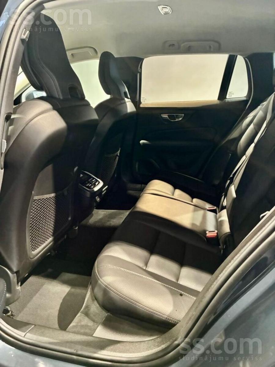 Zils Volvo V60 2022 Rīga, ar dzinēja tilpumu 2.00 L un nobraukumu 125 tūkst. km par 27990 €, foto 20 vietnē AUTOMOTO.COM.LV