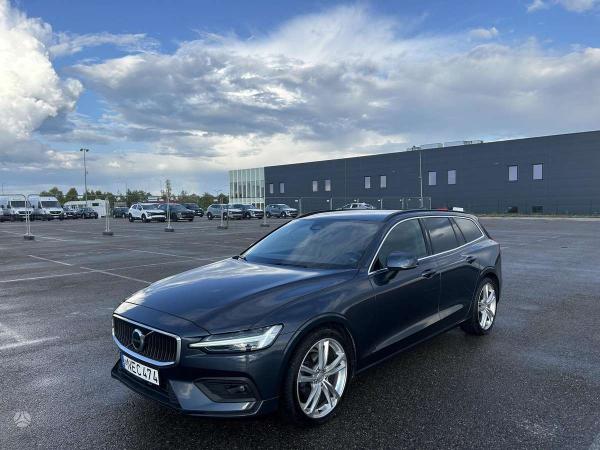 Blue Volvo V60 2022 in Vilnius, with an engine capacity of 1.97 L and mileage of 96 thousand km for 27900 €, photo 1 on AUTOMOTO.COM.LV