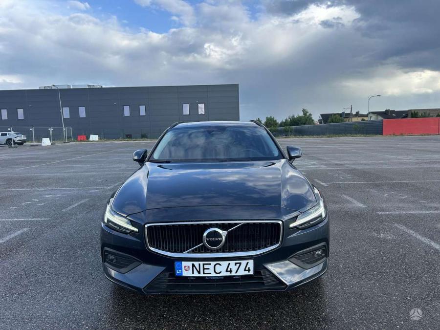 Blue Volvo V60 2022 in Vilnius, with an engine capacity of 1.97 L and mileage of 96 thousand km for 27900 €, photo 4 on AUTOMOTO.COM.LV