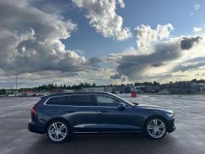 Blue Volvo V60 2022 in Vilnius, with an engine capacity of 1.97 L and mileage of 96 thousand km for 27900 €, photo 6 on AUTOMOTO.COM.LV