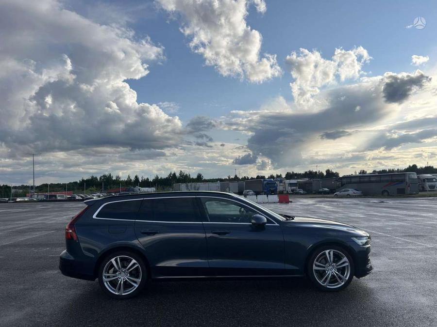 Blue Volvo V60 2022 in Vilnius, with an engine capacity of 1.97 L and mileage of 96 thousand km for 27900 €, photo 7 on AUTOMOTO.COM.LV