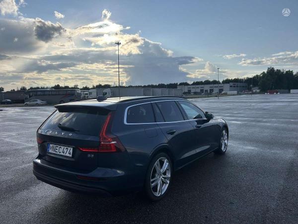 Blue Volvo V60 2022 in Vilnius, with an engine capacity of 1.97 L and mileage of 96 thousand km for 27900 €, photo 8 on AUTOMOTO.COM.LV