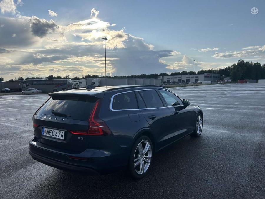 Blue Volvo V60 2022 in Vilnius, with an engine capacity of 1.97 L and mileage of 96 thousand km for 27900 €, photo 9 on AUTOMOTO.COM.LV