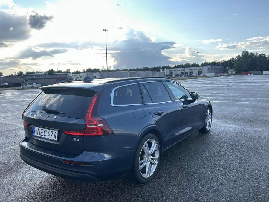 Blue Volvo V60 2022 in Vilnius, with an engine capacity of 1.97 L and mileage of 96 thousand km for 27900 €, photo 10 on AUTOMOTO.COM.LV